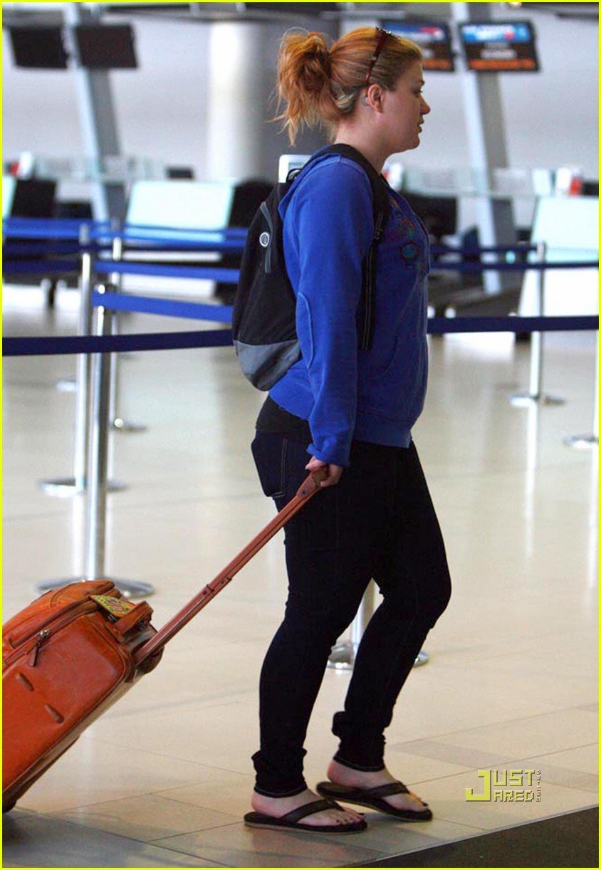 Kelly Clarkson: Malaysia Take-Off!: Photo 2445934 | Kelly Clarkson ...