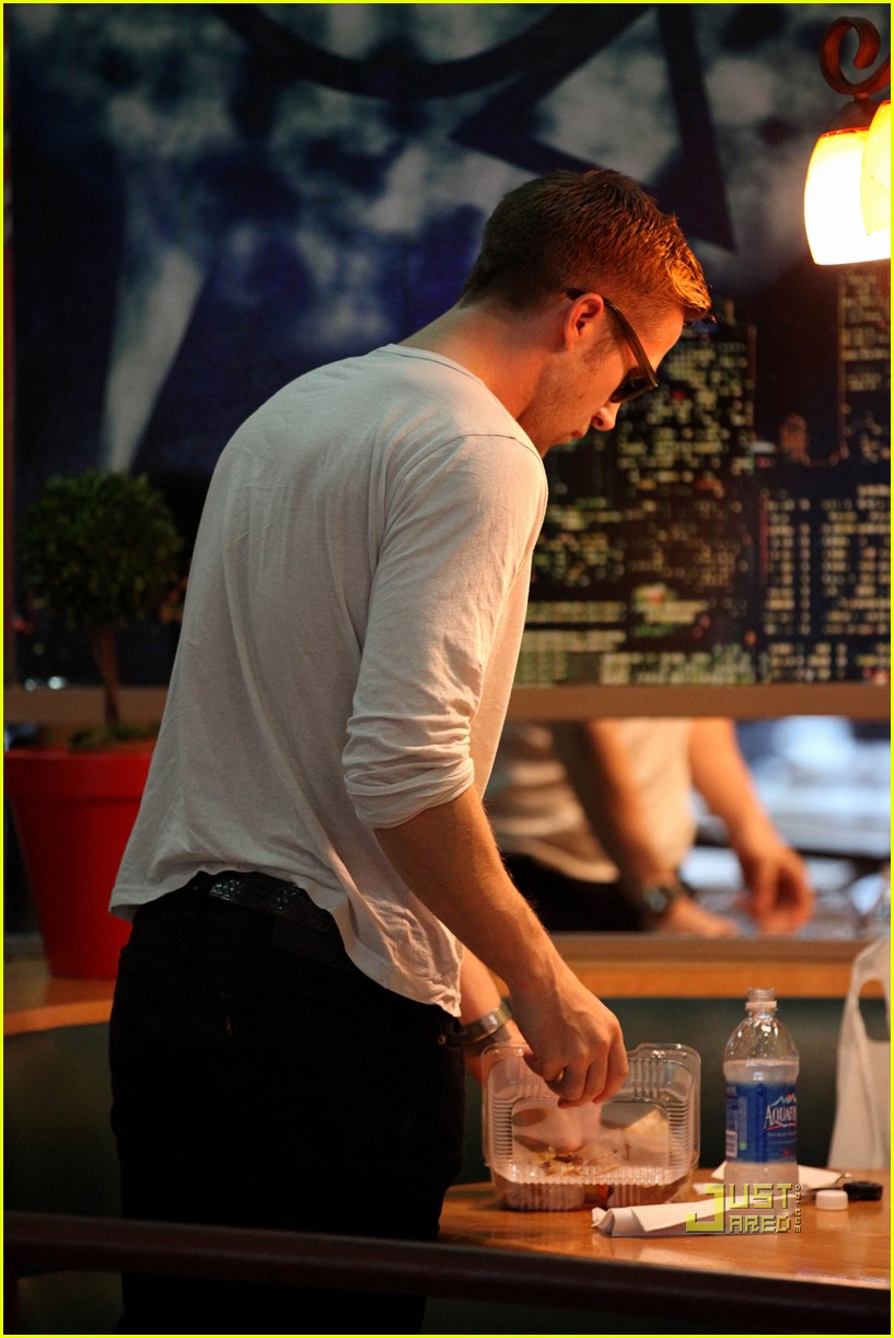 Ryan Gosling: High Five Hottie: Photo 2444261 | Ryan Gosling, Steve ...