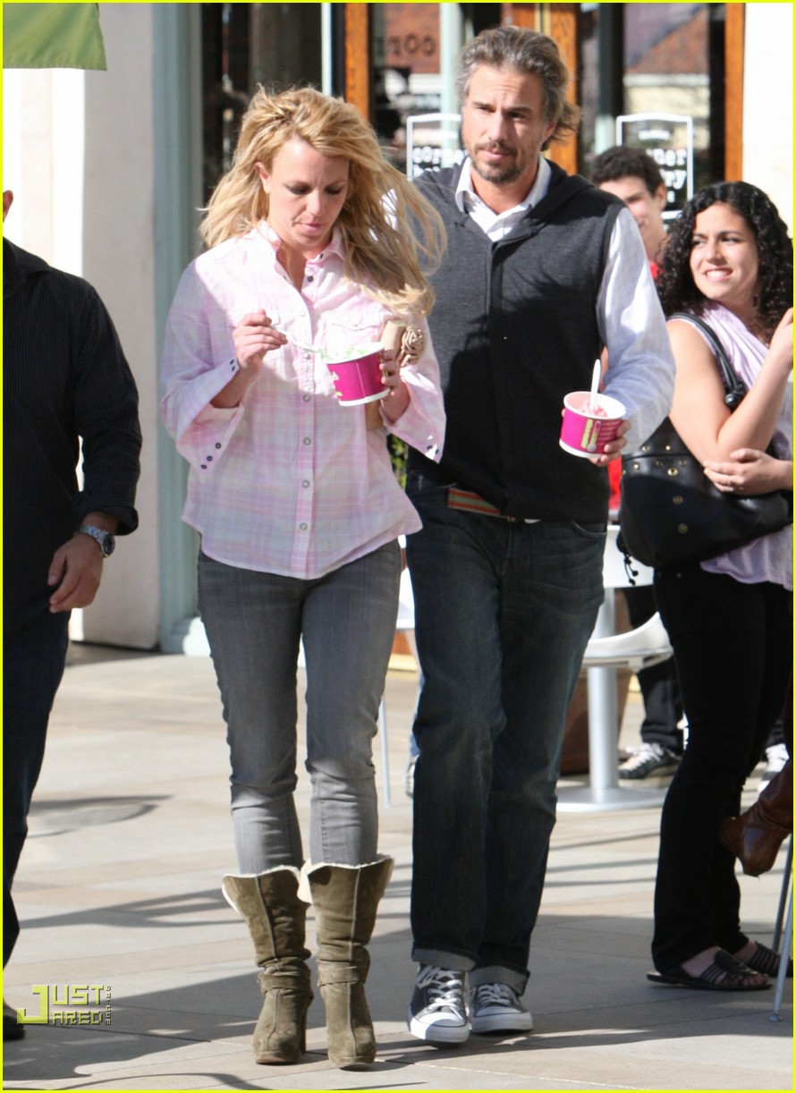 Britney Spears & Jason Trawick: Menchie's Mates: Photo 2440286 ...