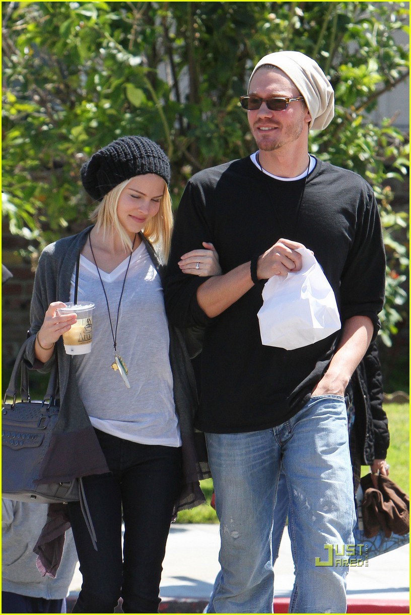 Chad Michael Murray & Kenzie Dalton: Beanie Bunch: Photo 2454129 | Chad ...