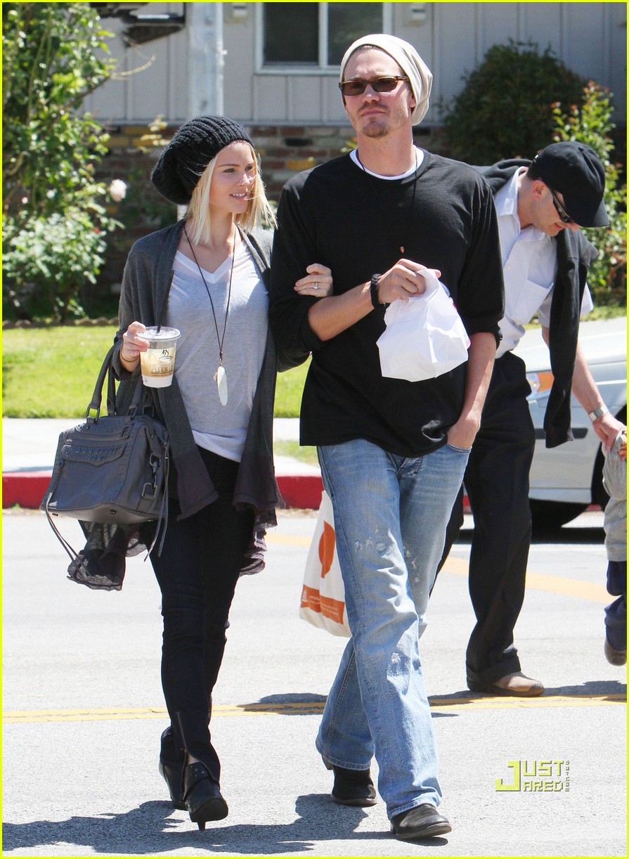 Chad Michael Murray & Kenzie Dalton: Beanie Bunch: Photo 2454134 | Chad ...