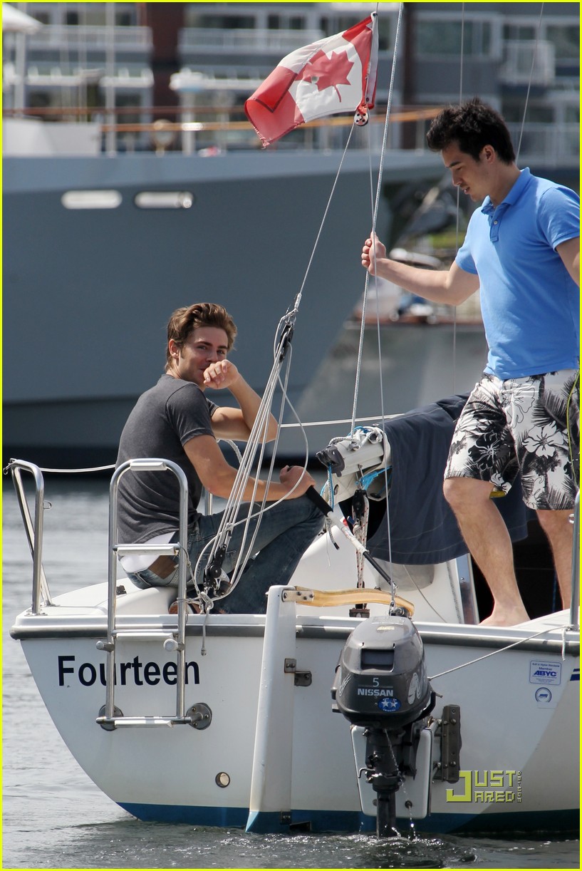 Zac Efron: Sailing on English Bay!: Photo 2451868 | Zac Efron Photos ...