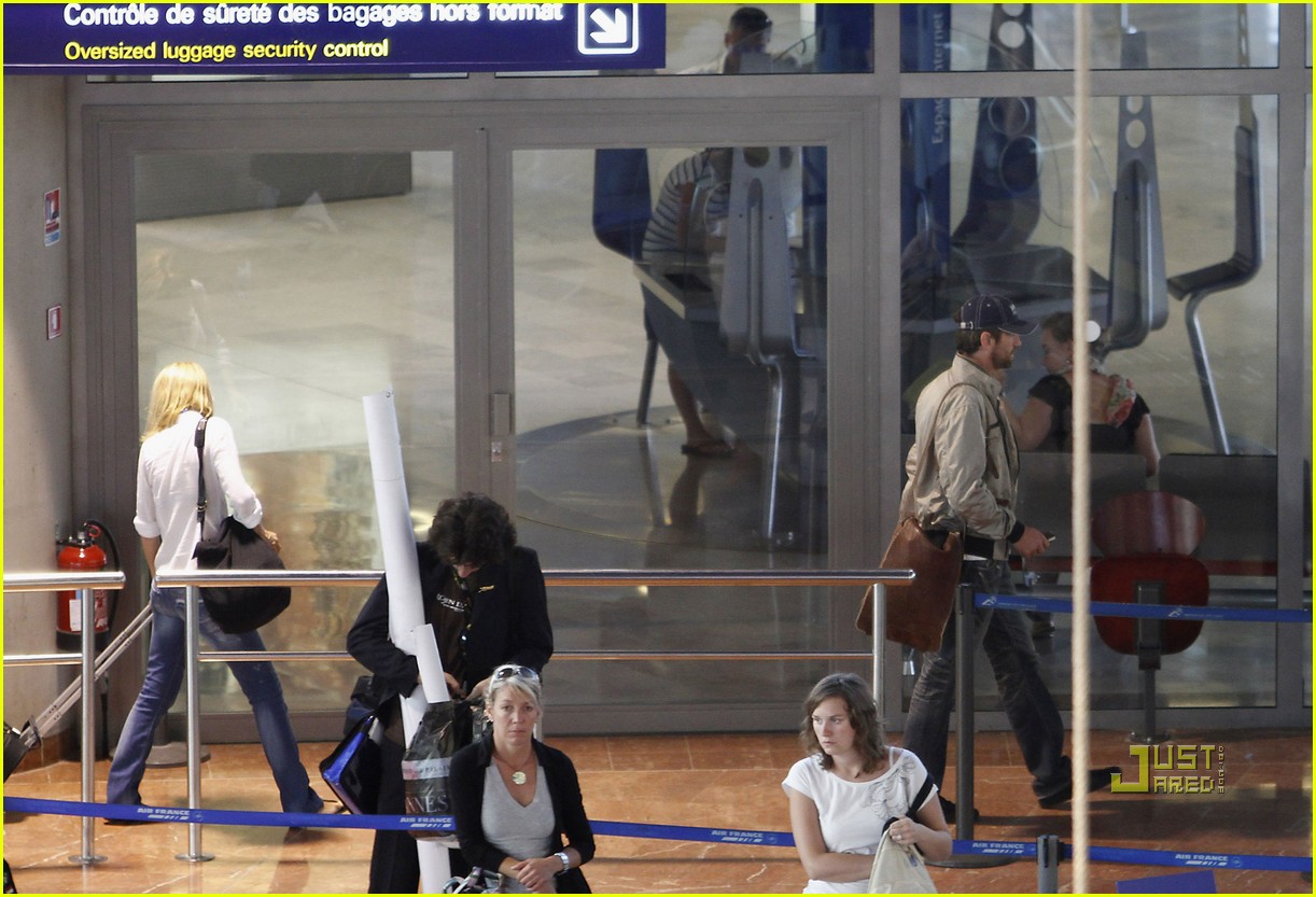 Gerard Butler is a NICE Man: Photo 2453027 | Gerard Butler Photos ...