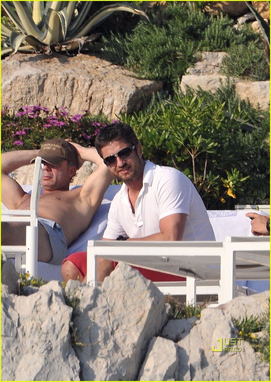 Gerard Butler: Pool Boy: Photo 2452984 | Gerard Butler Photos | Just ...