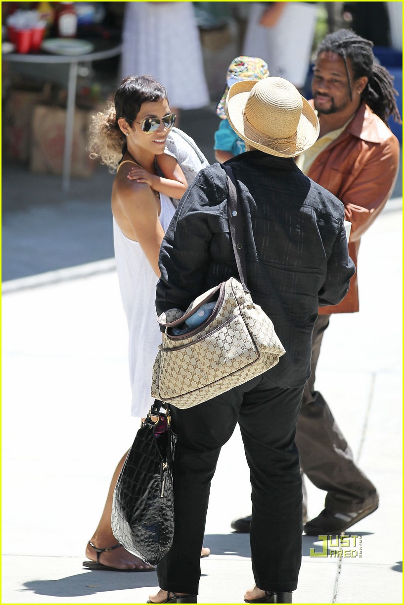 Halle Berry: Napping Nahla!: Photo 2455223 | Celebrity Babies, Gabriel ...