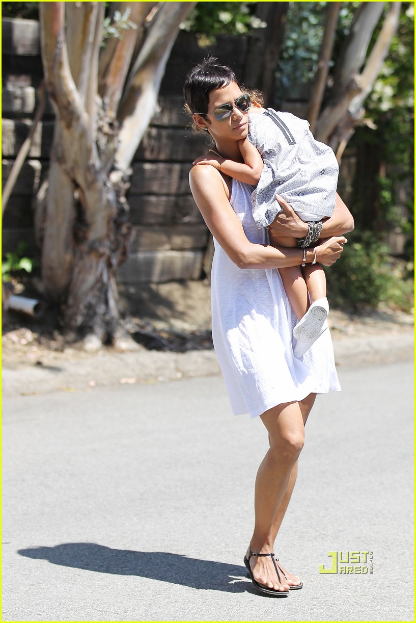 Halle Berry: Napping Nahla!: Photo 2455231 | Celebrity Babies, Gabriel ...