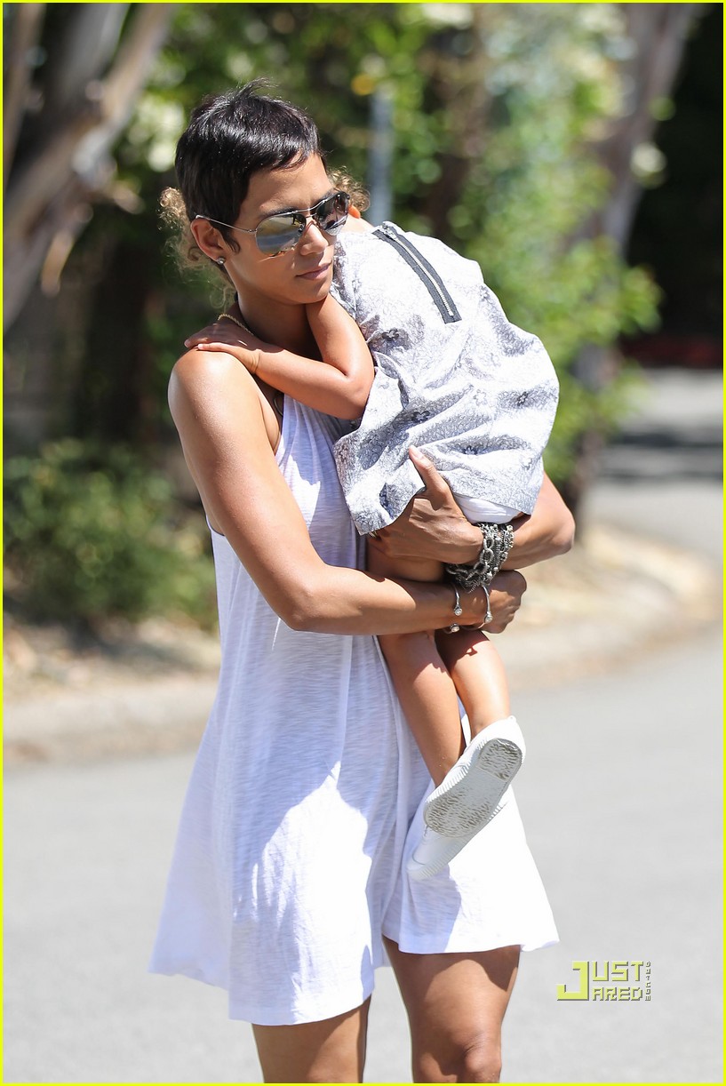 Halle Berry: Napping Nahla!: Photo 2455233 | Celebrity Babies, Gabriel ...
