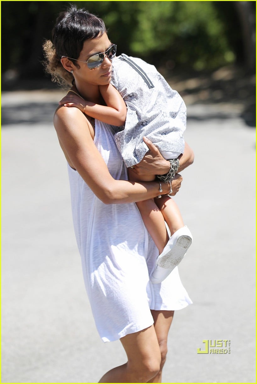 Halle Berry: Napping Nahla!: Photo 2455236 | Celebrity Babies, Gabriel ...