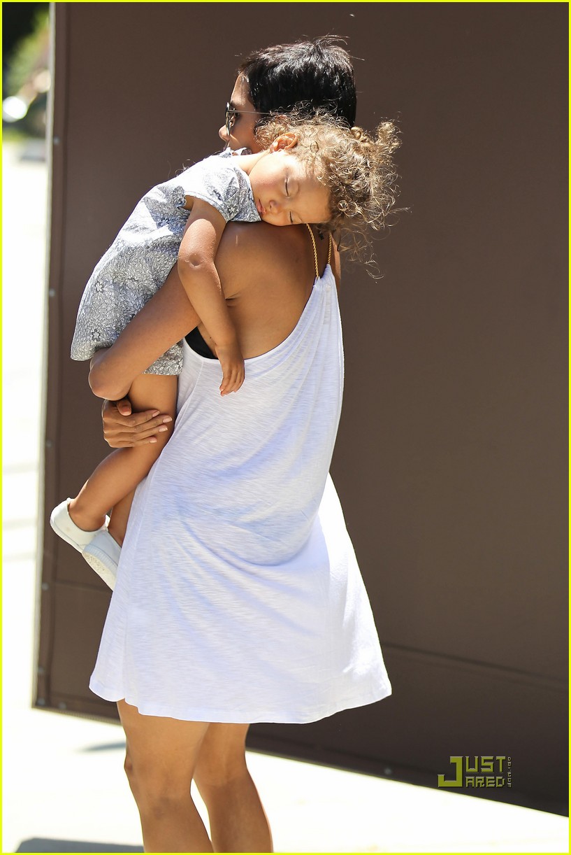 Halle Berry: Napping Nahla!: Photo 2455247 | Celebrity Babies, Gabriel ...