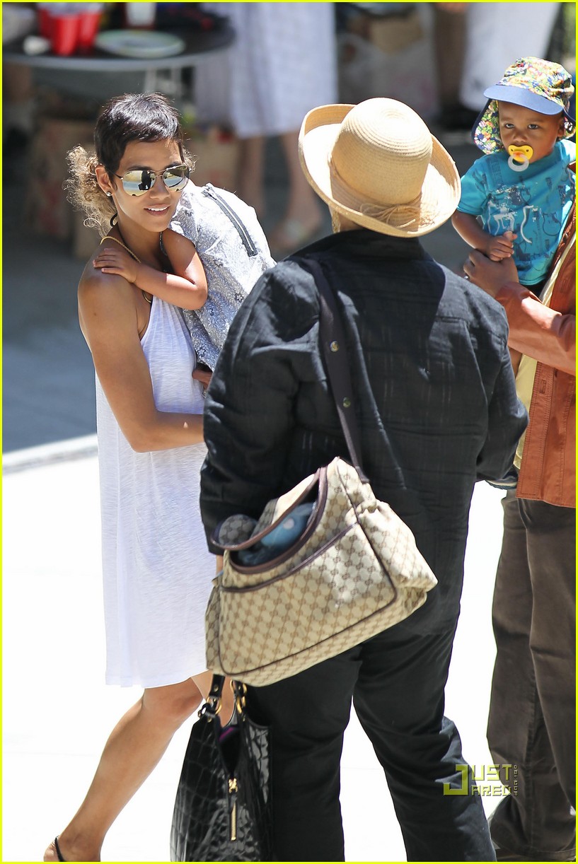 Halle Berry: Napping Nahla!: Photo 2455248 | Celebrity Babies, Gabriel ...