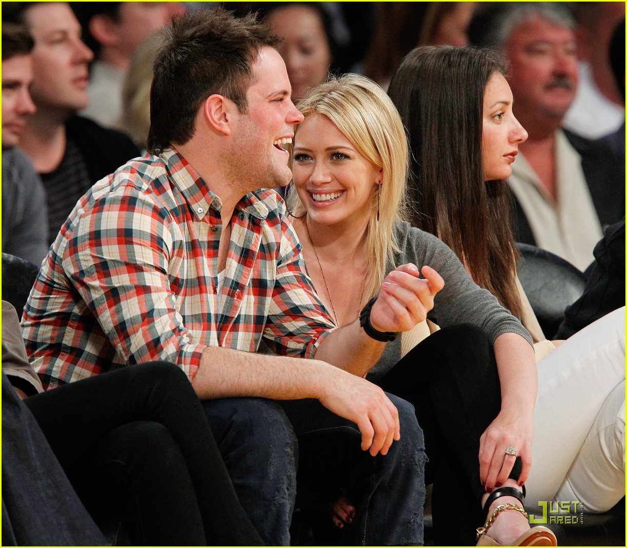 Hilary Duff & Mike Comrie: Courtside Couple: Photo 2451560 | Hilary ...