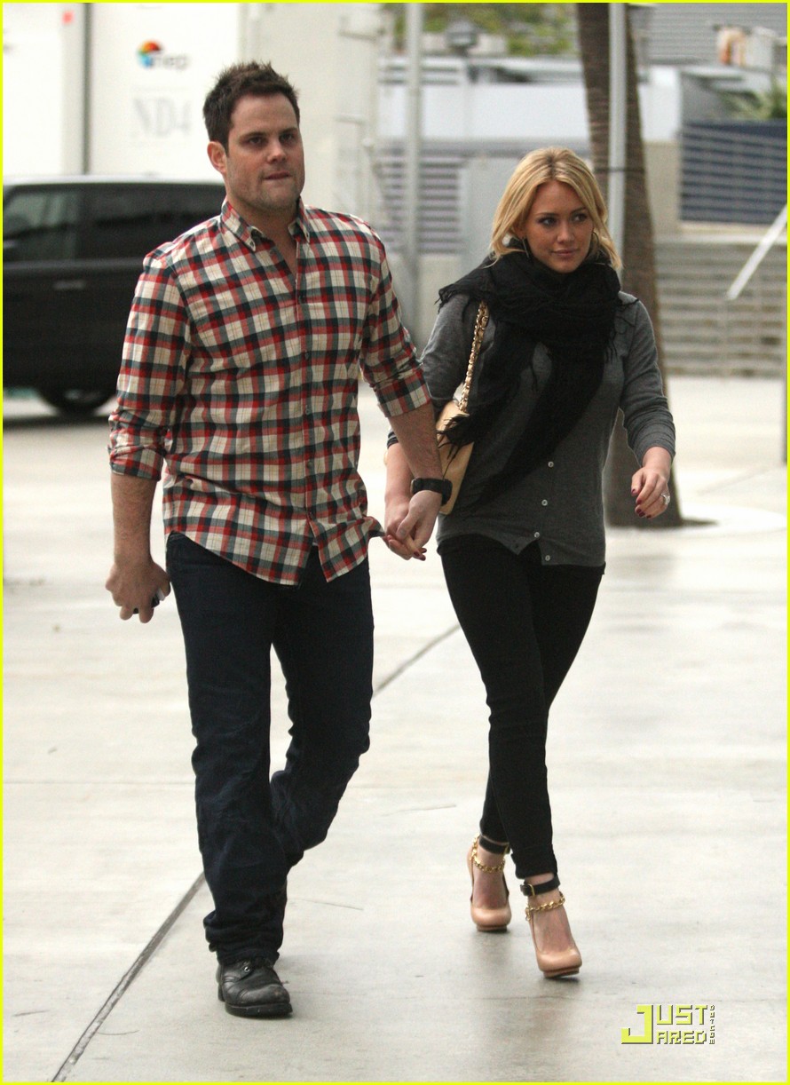 Hilary Duff & Mike Comrie: Courtside Couple: Photo 2451565 | Hilary ...