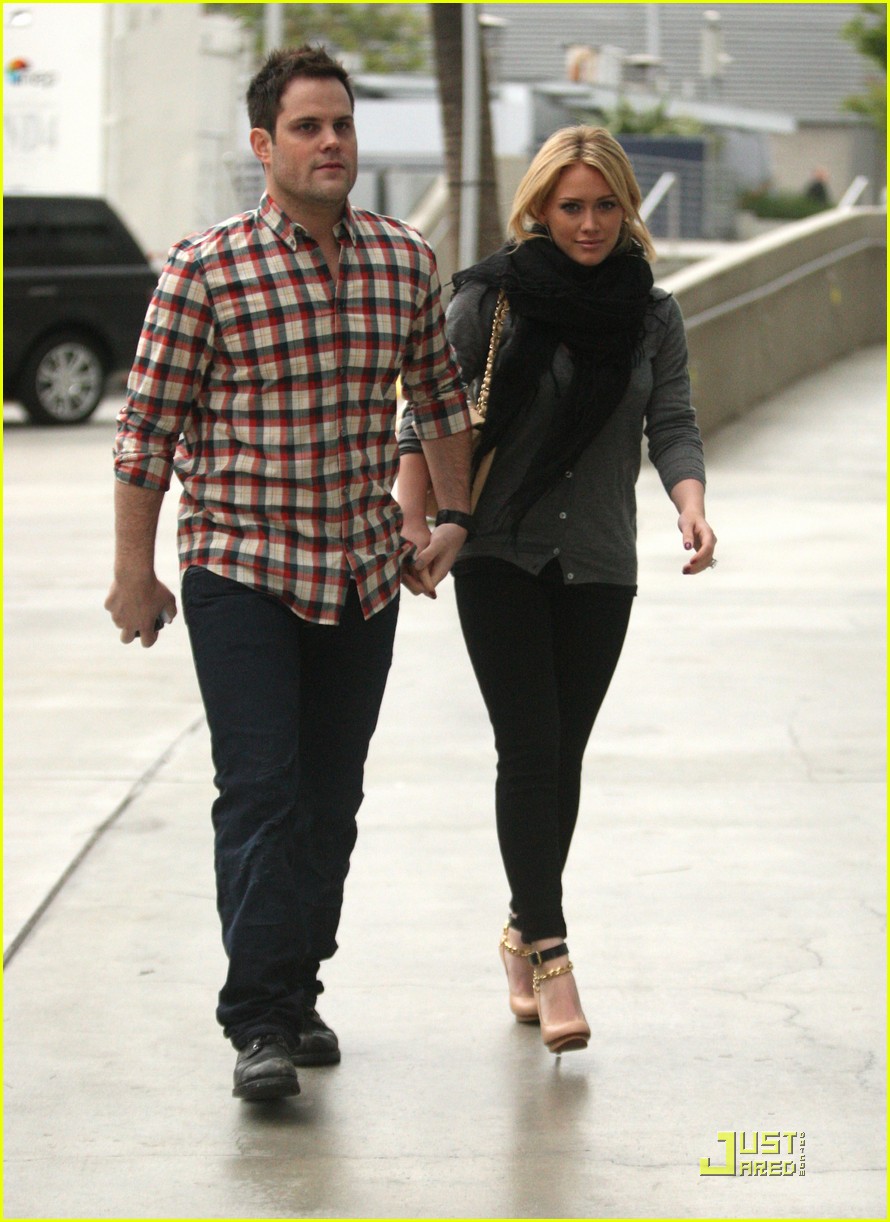 Hilary Duff & Mike Comrie: Courtside Couple: Photo 2451567 | Hilary ...