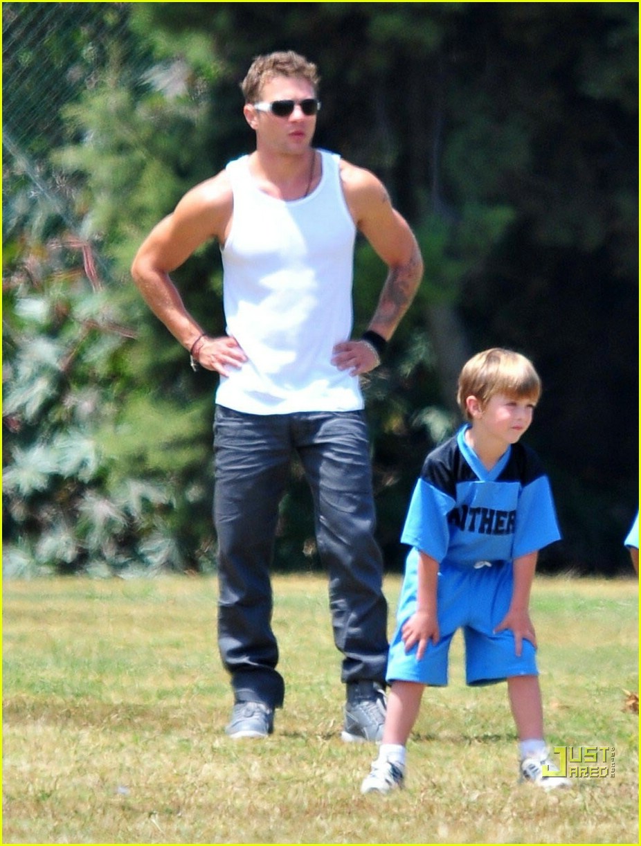 Ryan Phillippe Flag Football With Deacon Photo 2450976 Ava