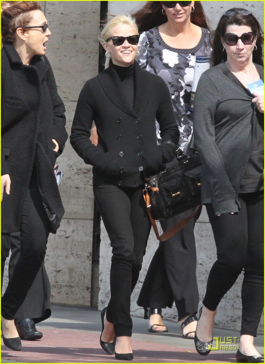 Reese Witherspoon Has Fun With Friends: Photo 2453080 | Reese ...