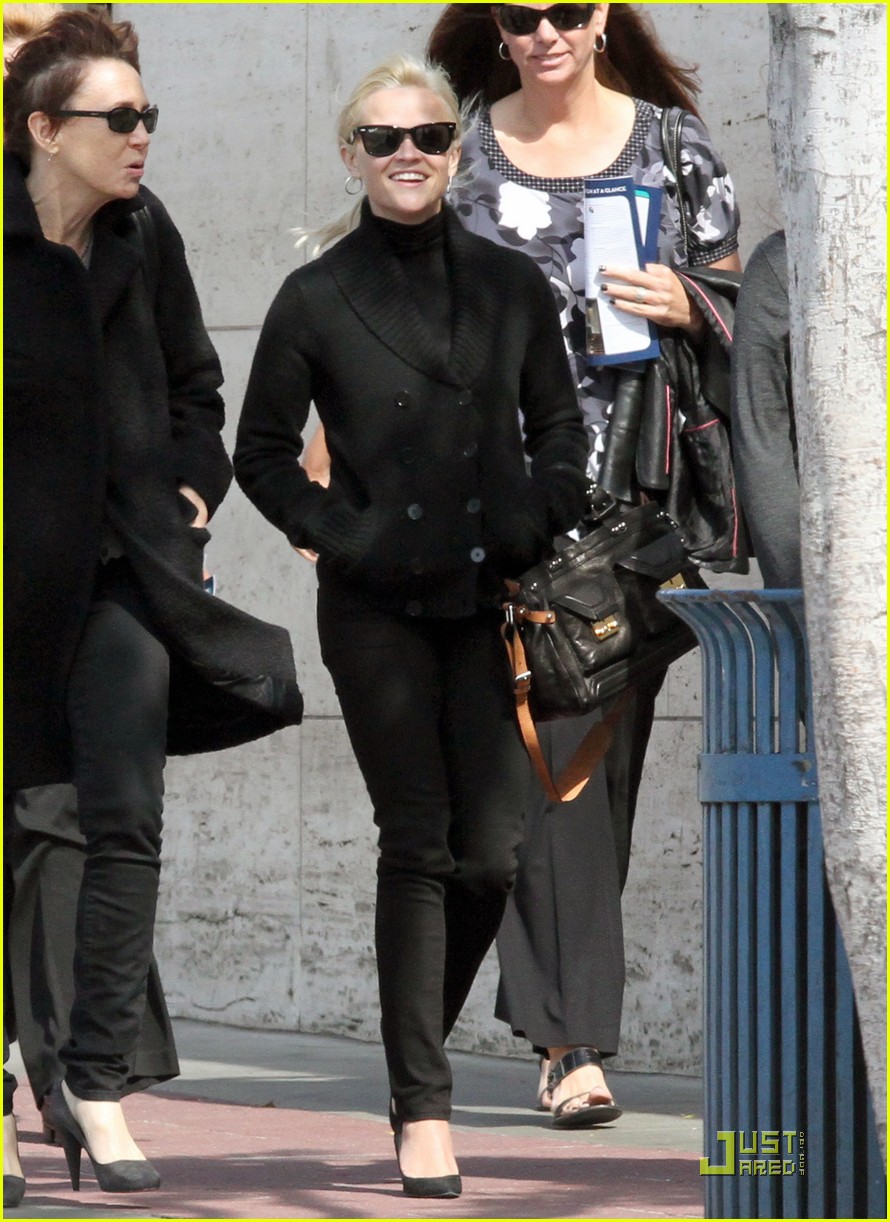 Reese Witherspoon Has Fun With Friends: Photo 2453083 | Reese ...