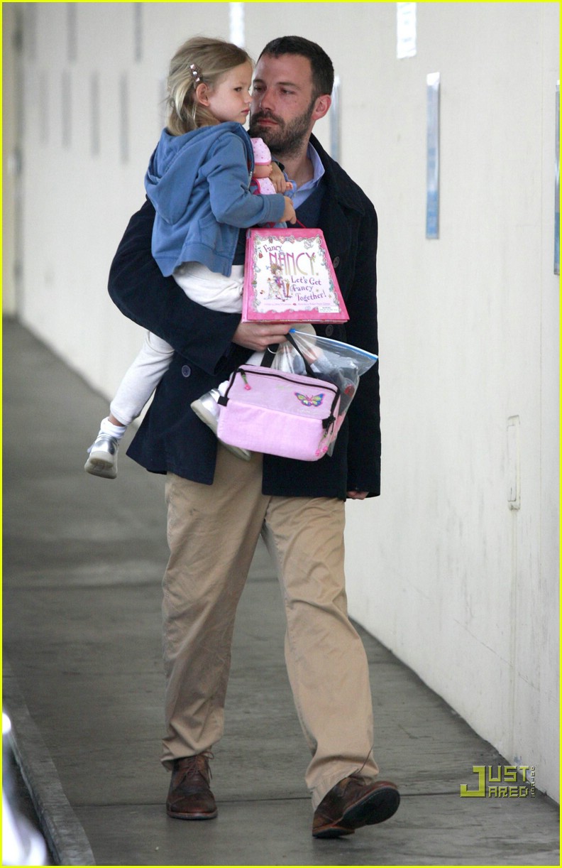 Violet Affleck: Smiling Sweetie!: Photo 2454663 | Ben Affleck ...