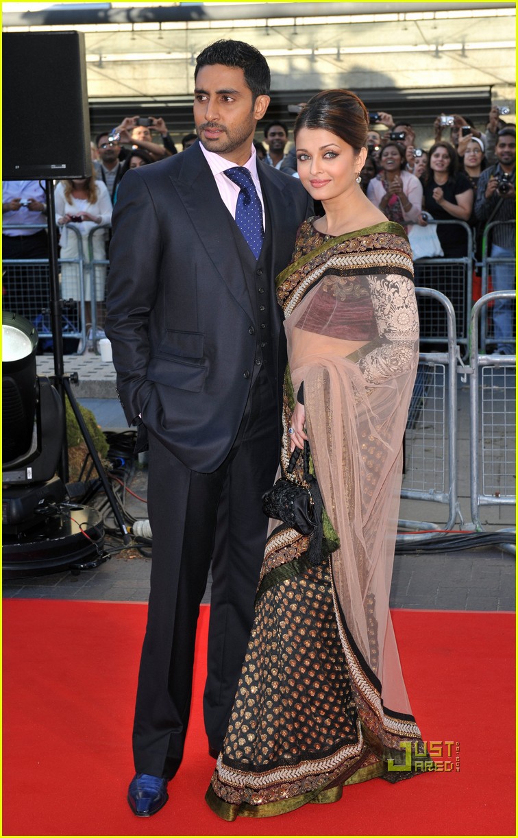 Aishwarya Rai & Abhishek Bachchan: 'Raavan' Romantics: Photo 2459152 ...