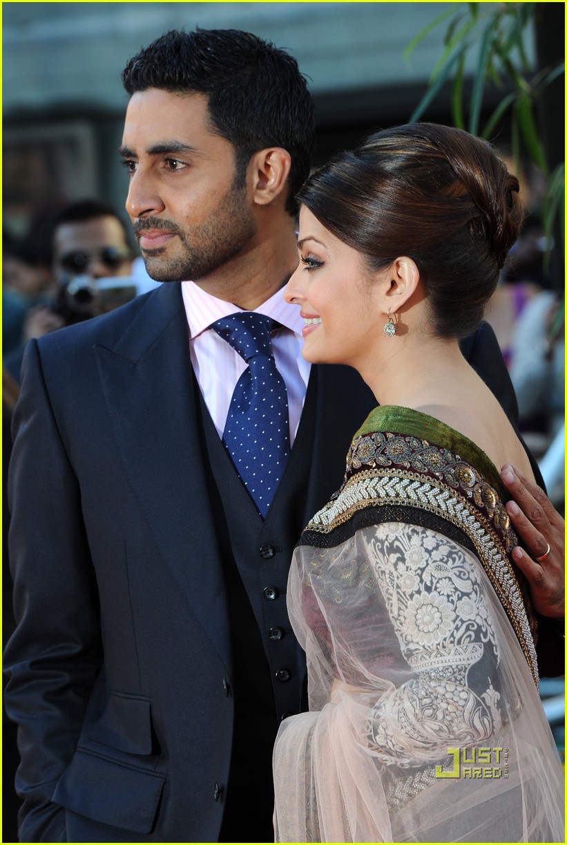 Aishwarya Rai & Abhishek Bachchan: 'Raavan' Romantics: Photo 2459157 ...