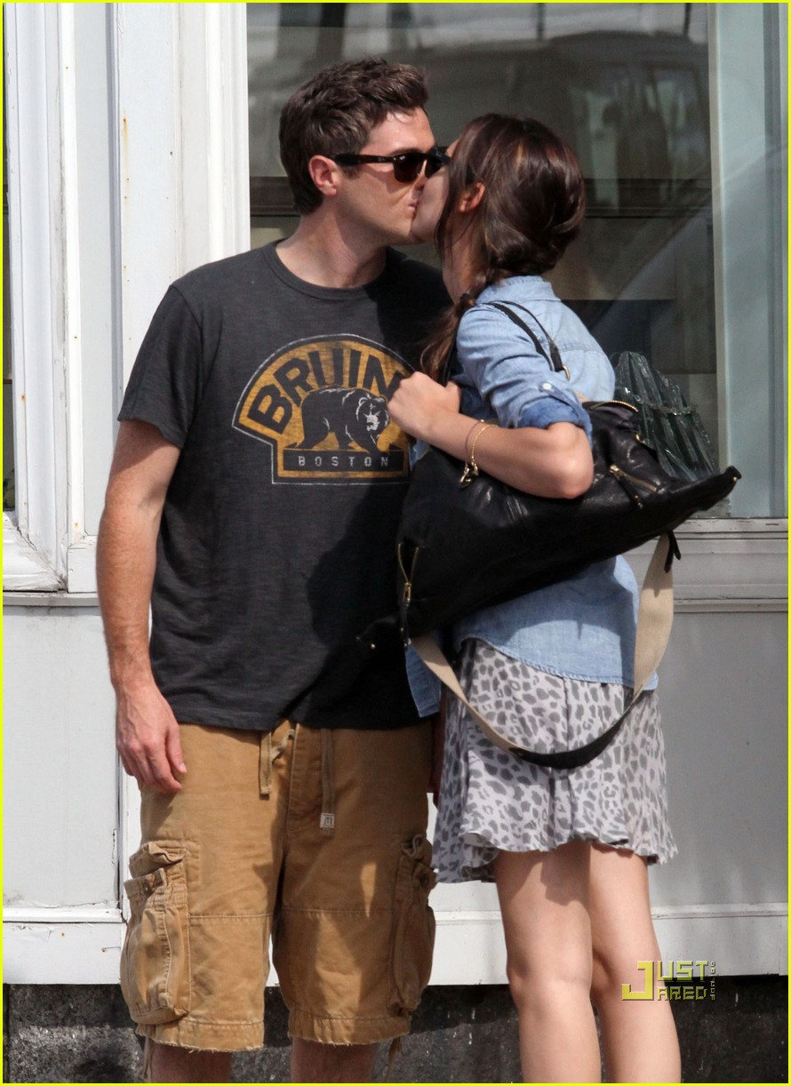 Dave Annable & Odette Yustman: Boston Bruins!: Photo 2461020 | Dave ...