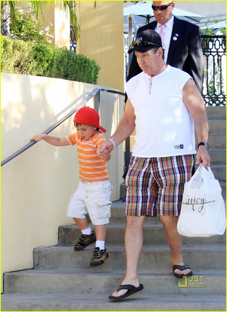 Britney Spears: Johnny Rockets Family Fun: Photo 2456300 | Britney ...