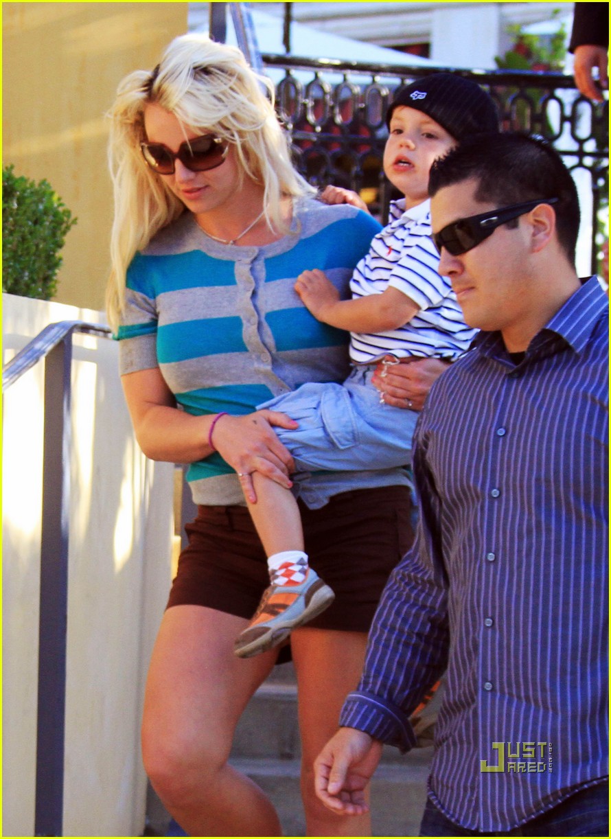 Britney Spears: Johnny Rockets Family Fun: Photo 2456308 | Britney ...