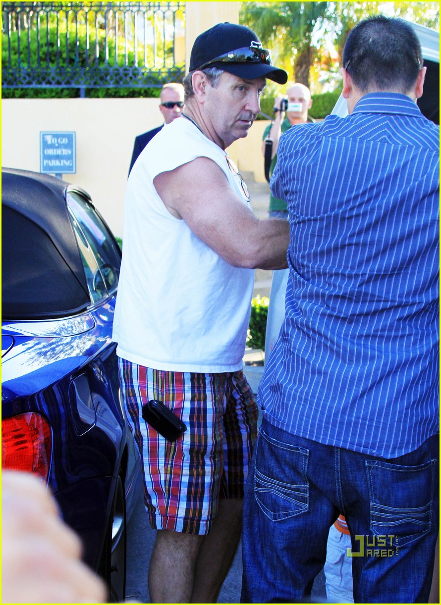 Britney Spears: Johnny Rockets Family Fun: Photo 2456312 | Britney ...