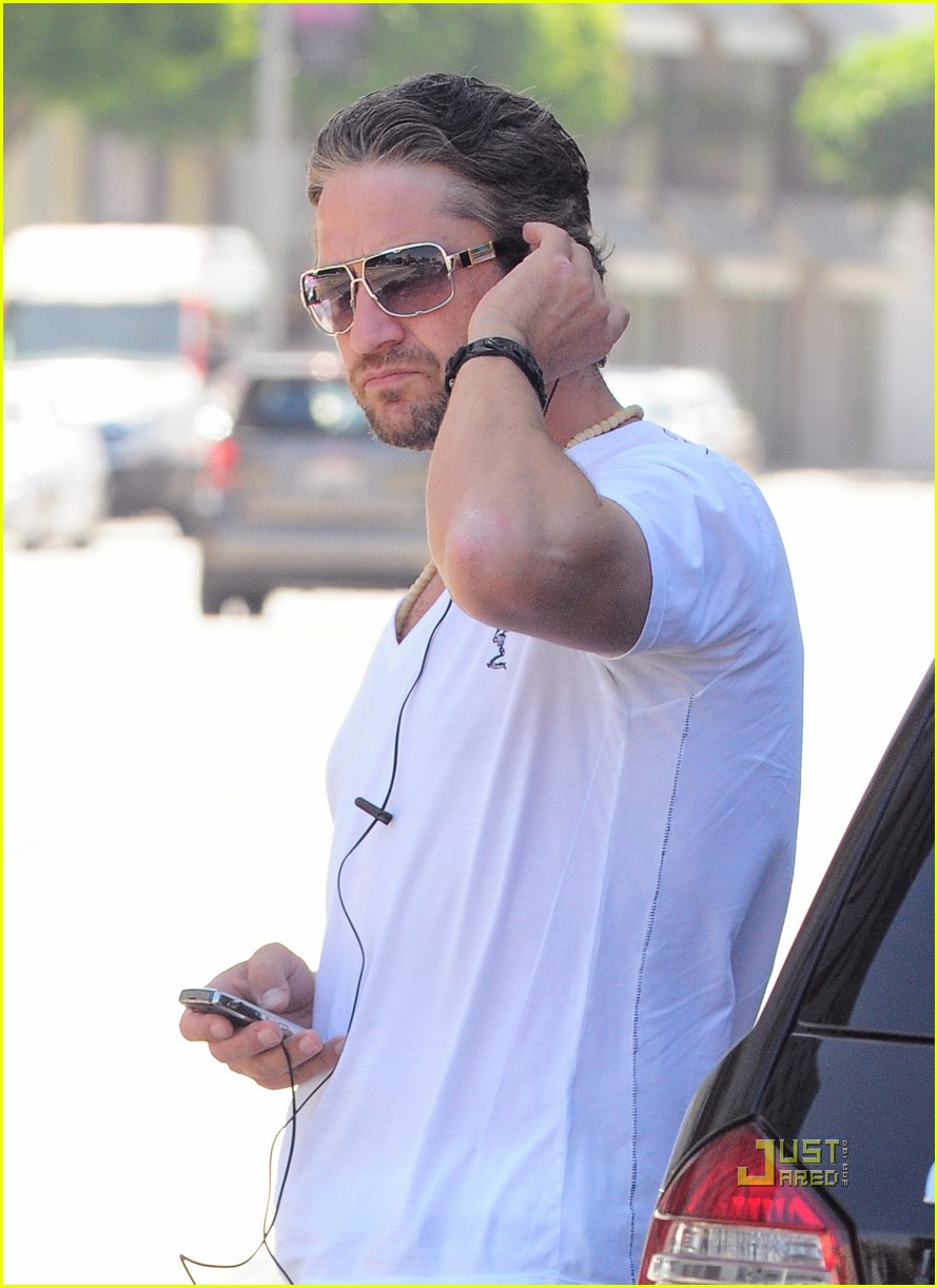 Gerard Butler: Errands Running Rugged: Photo 2459052 | Gerard Butler ...