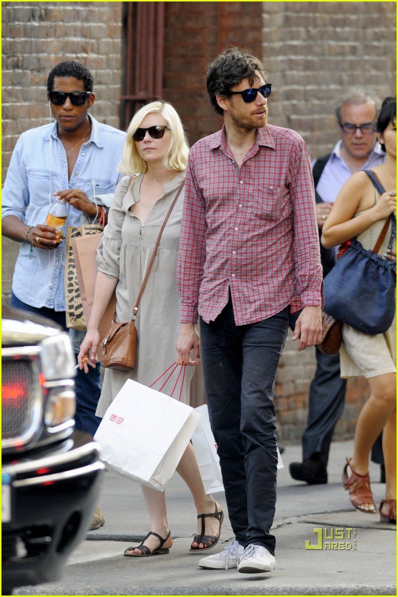 Kirsten Dunst & Jason Boesel: Uniqlo United: Photo 2461570 | Jason ...