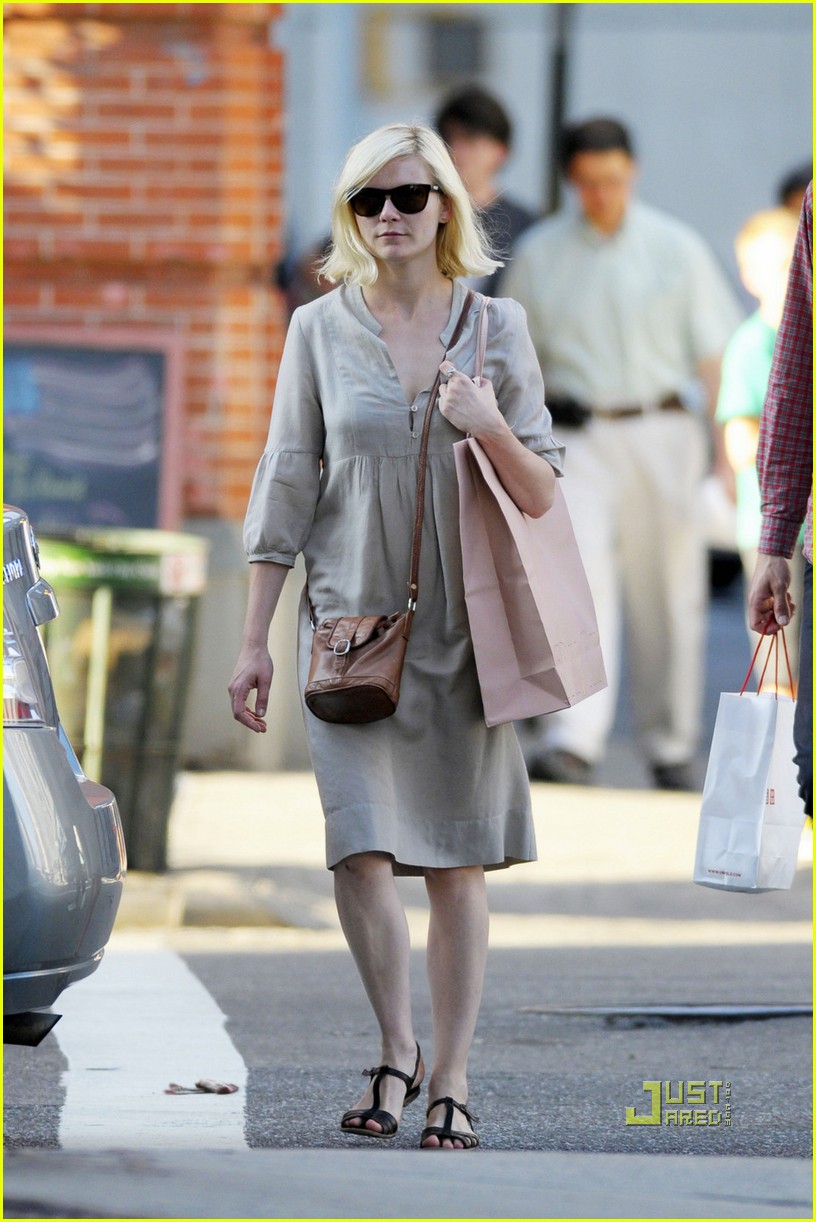 Kirsten Dunst & Jason Boesel: Uniqlo United: Photo 2461571 | Jason ...