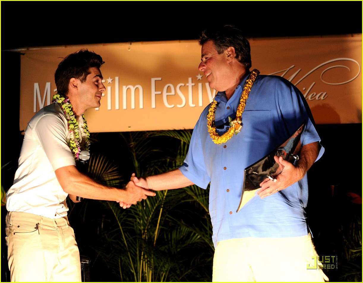 Zac Efron Shines in Maui: Photo 2460021 | Zac Efron Photos | Just Jared ...