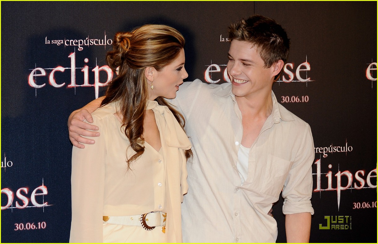 Ashley Greene & Xavier Samuel: Madrid Premiere Pair: Photo 2462334 ...