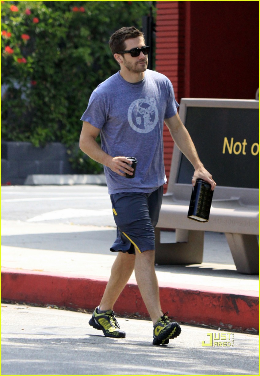 Jake Gyllenhaal is Craving Coffee: Photo 2456246 | Jake Gyllenhaal ...