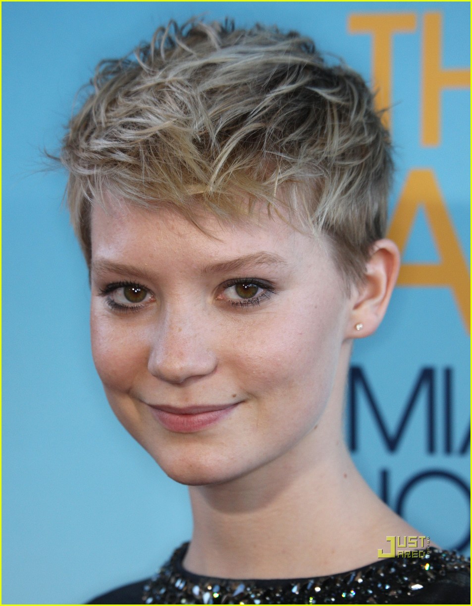 Julianne Moore Premieres 'The Kids Are All Right': Photo 2459749 | Josh Hutcherson, Julianne ...