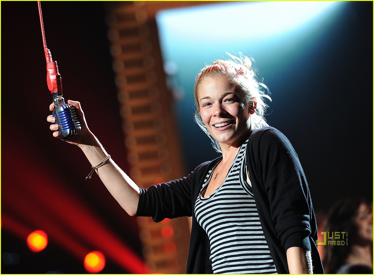LeAnn Rimes: CMT Music Awards!: Photo 2457612 | LeAnn Rimes Photos ...