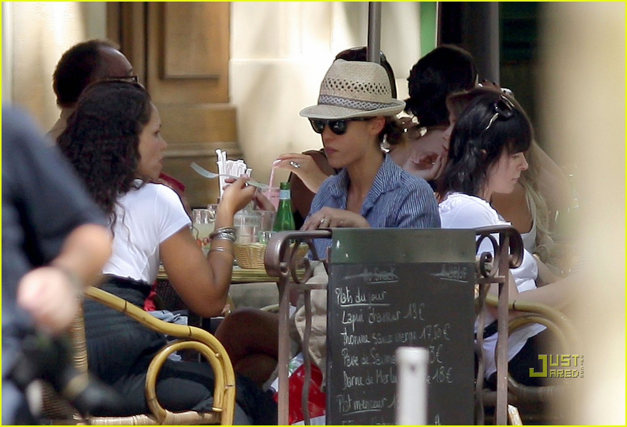 Jessica Alba: Family French Vacation!: Photo 2470077 | Cash Warren ...