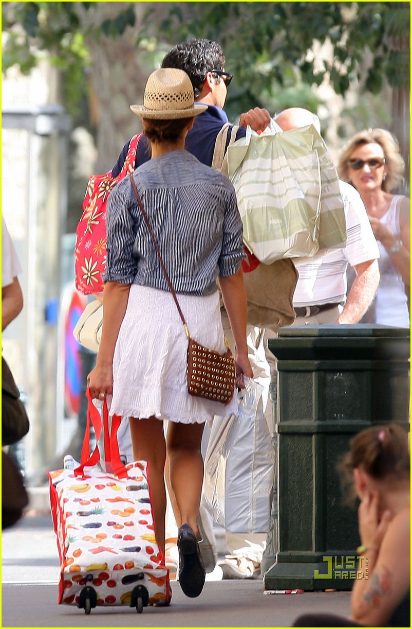 Jessica Alba: Family French Vacation!: Photo 2470083 | Cash Warren ...