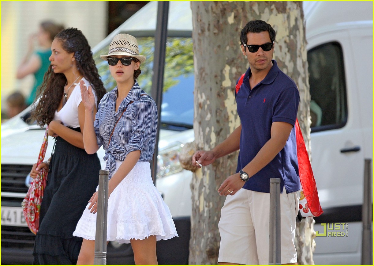 Jessica Alba: Family French Vacation!: Photo 2470090 | Cash Warren ...