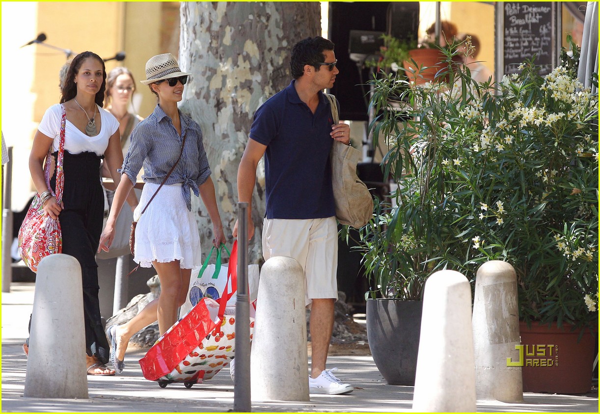 Jessica Alba: Family French Vacation!: Photo 2470091 | Cash Warren ...