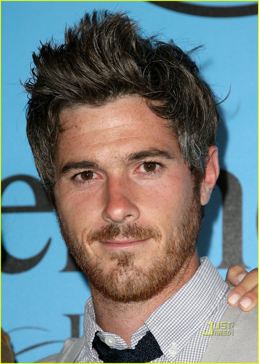 Dave Annable & Odette Yustman: Fat Tuesday Fun! : Photo 2466102 | Dave ...