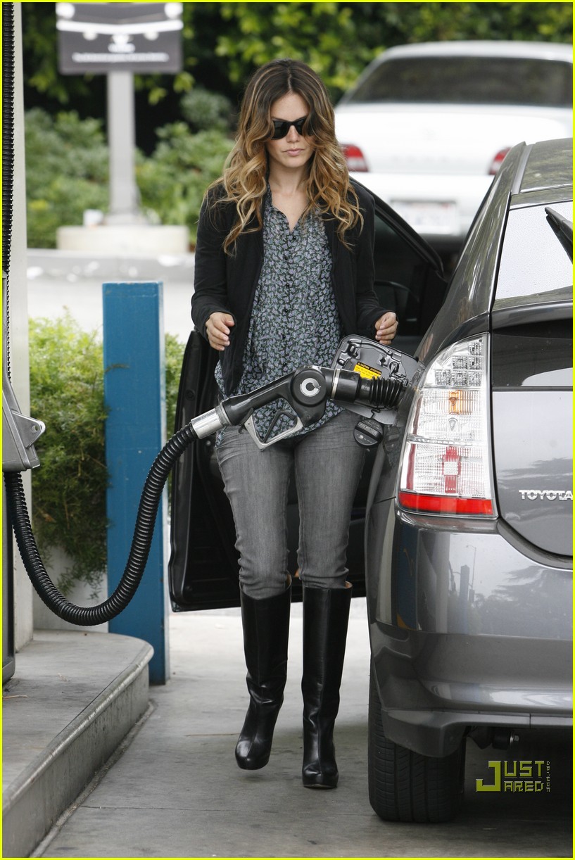 Rachel Bilson: Gas Pumping Princess: Photo 2464725 | Rachel Bilson ...