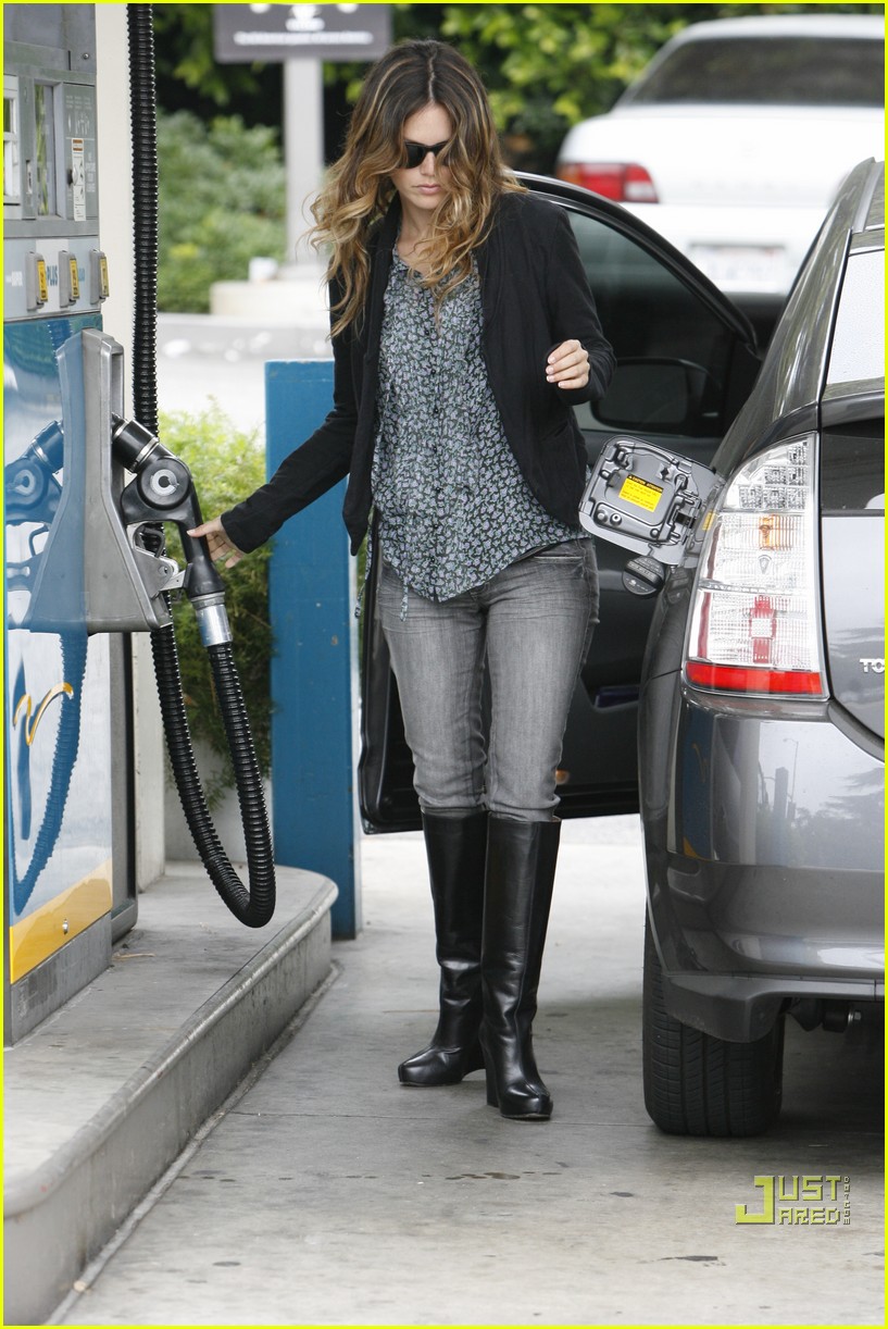 Rachel Bilson: Gas Pumping Princess: Photo 2464726 | Rachel Bilson ...