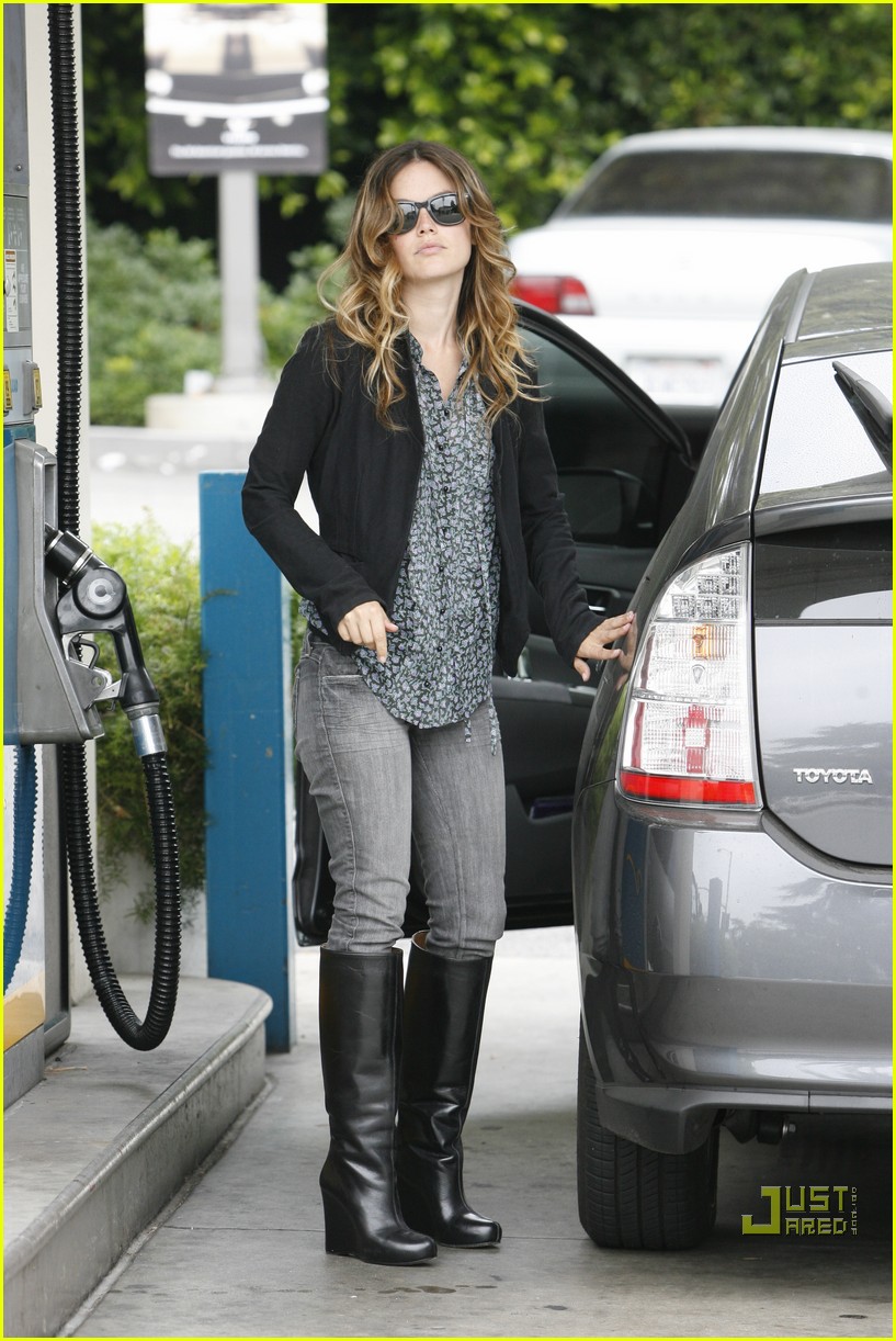 Rachel Bilson: Gas Pumping Princess: Photo 2464727 | Rachel Bilson ...