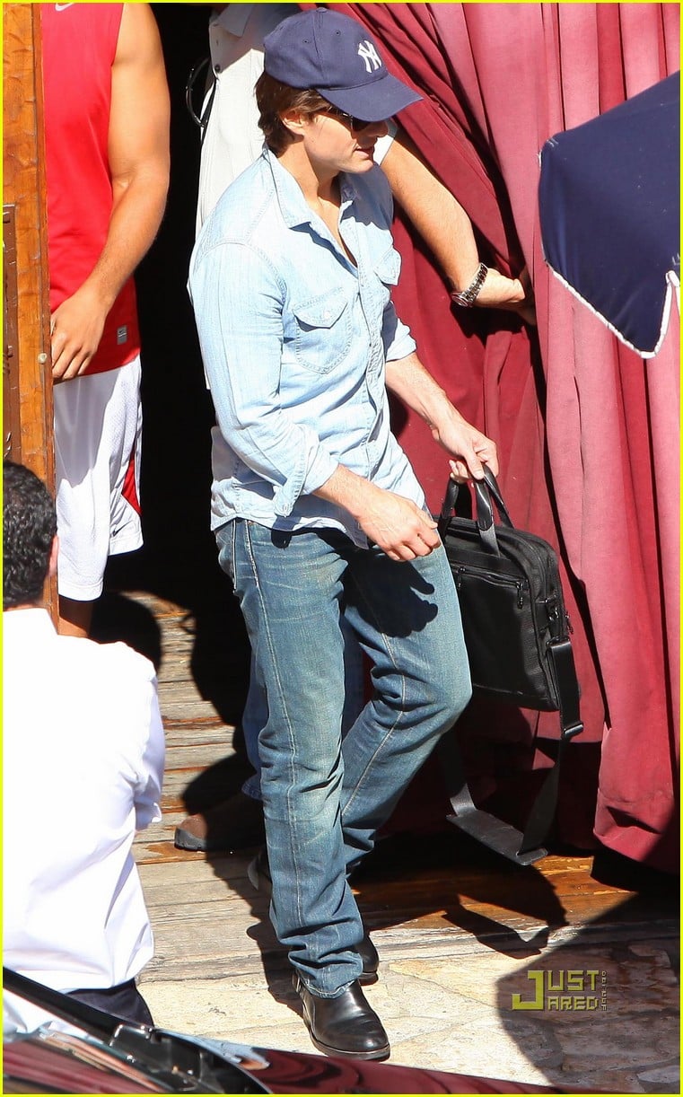 Tom Cruise & Will Smith Hug It Out Saddle Ranch Style: Photo 2465701 ...