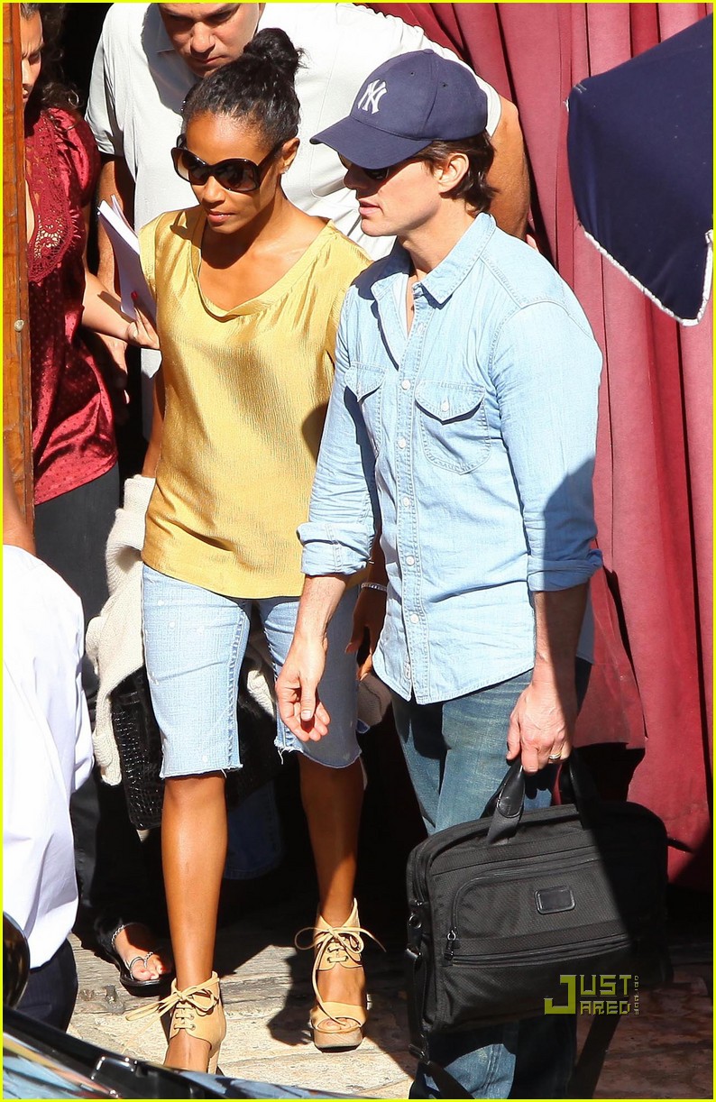 Tom Cruise & Will Smith Hug It Out Saddle Ranch Style: Photo 2465705 ...