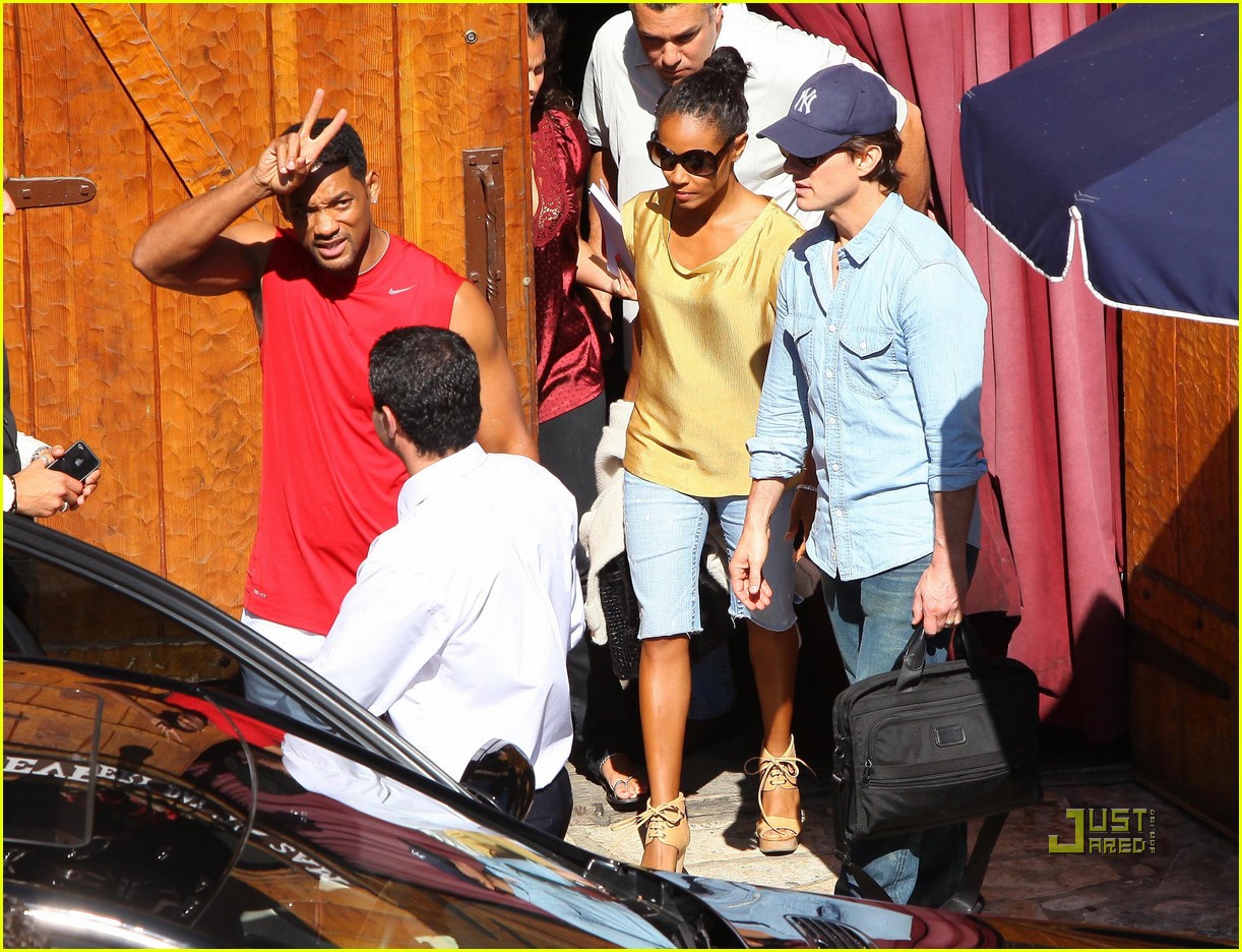 Tom Cruise & Will Smith Hug It Out Saddle Ranch Style: Photo 2465706 ...