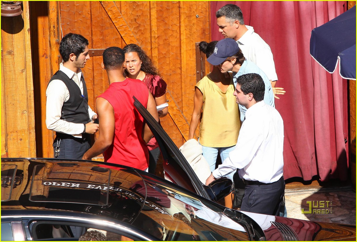 Tom Cruise & Will Smith Hug It Out Saddle Ranch Style: Photo 2465707 ...