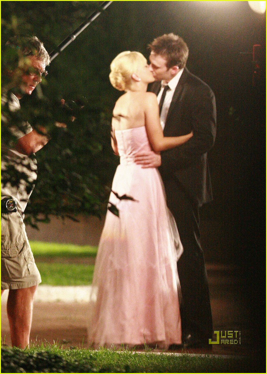 Chris Evans & Anna Faris: Kissing Couple: Photo 2465119 | Anna Faris ...