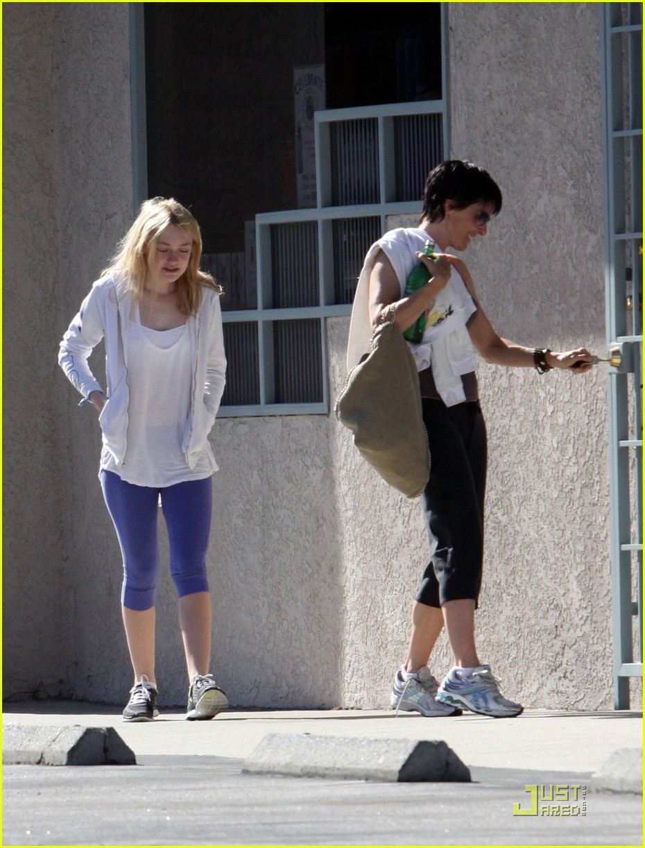 Dakota Fanning Shapes Up: Photo 2466240 | Dakota Fanning Photos | Just ...