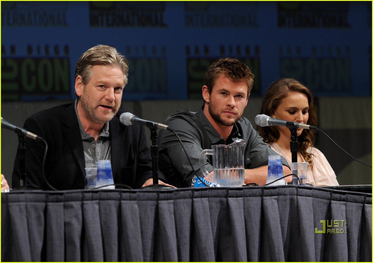 Chris Hemsworth Thors Out at Comic-Con: Photo 2468870 | Chris Hemsworth ...
